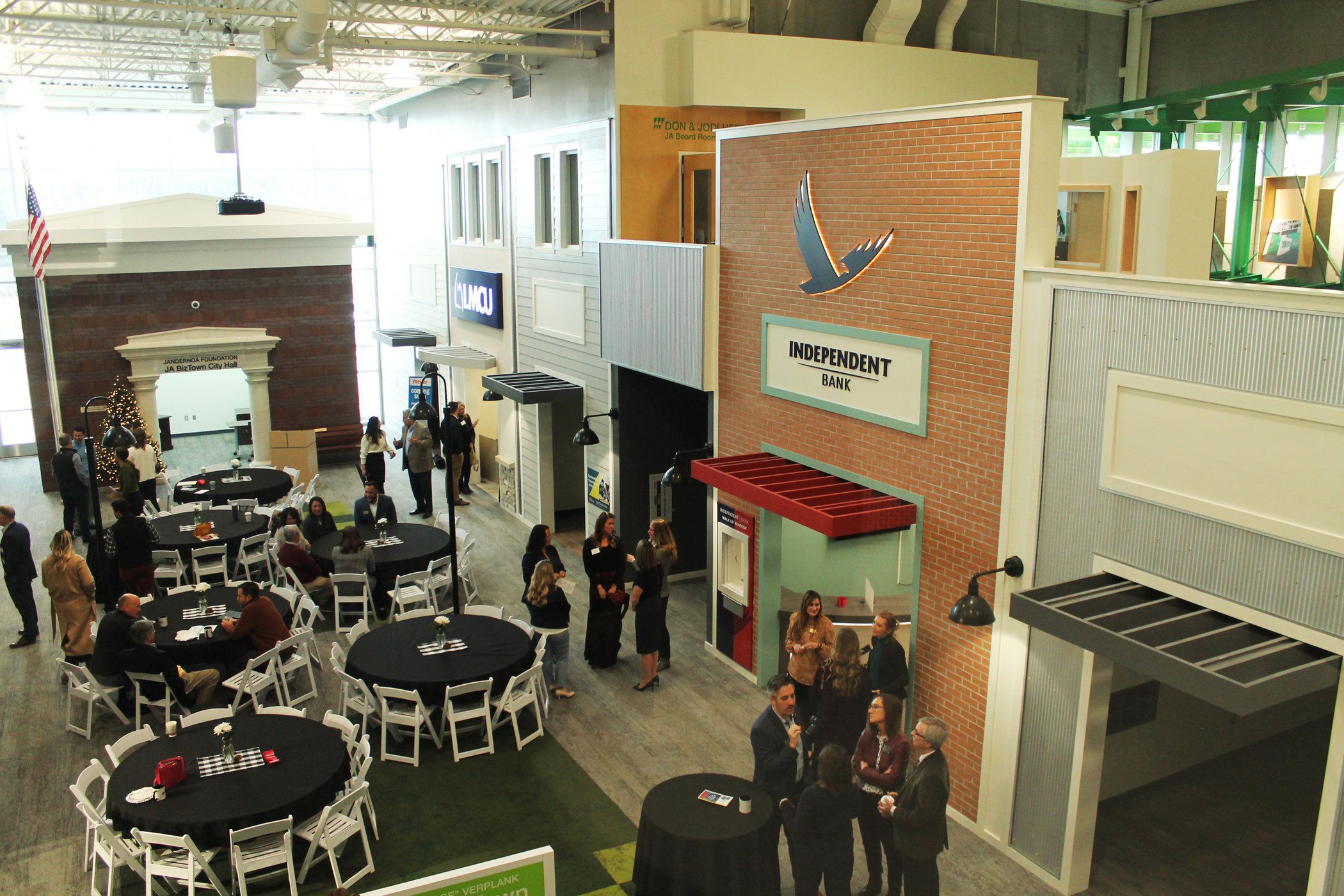 Independent Bank Participated in Junior Achievement of the Michigan Great Lakes Ribbon Cutting ...